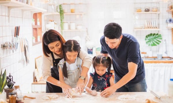 21 Tips for Building Healthy Family Relationship - MOM News Daily