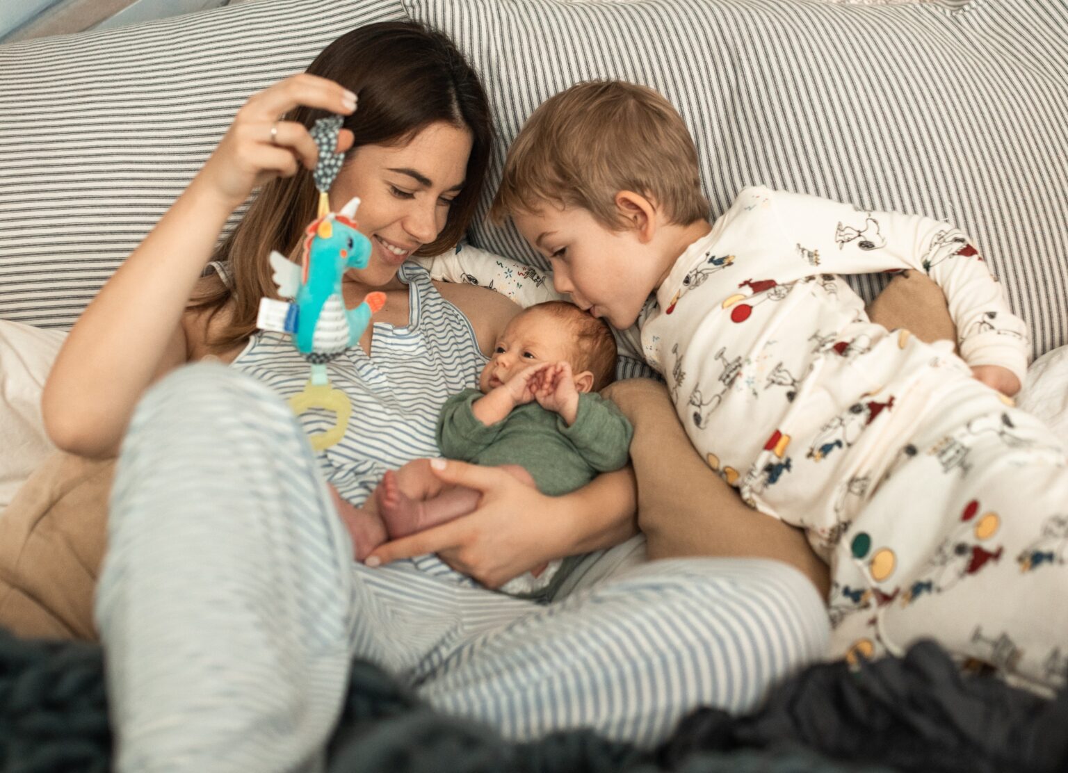 How to Deal With an Angry Baby? Signs, What to Do, Prevention Tips