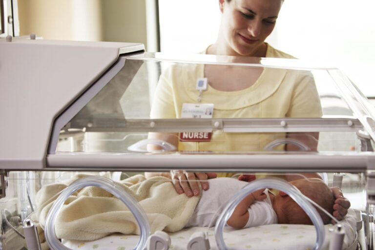 How to Cope with the Grief of Neonatal Death - MOM News Daily