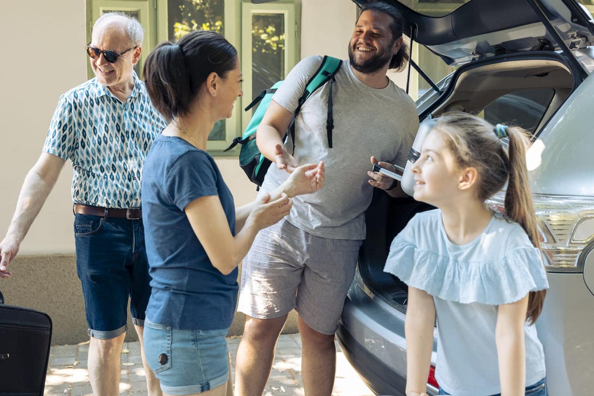 30 Best Family Travel Tips and Hacks You Need to Know - MOM News Daily